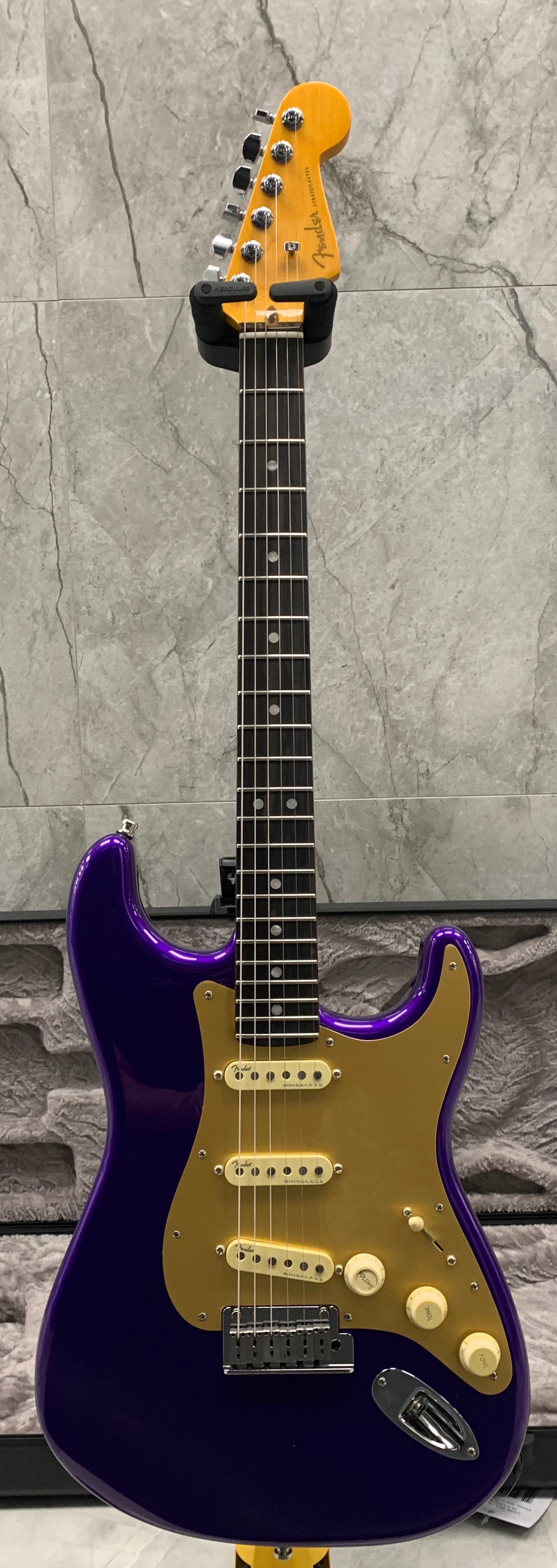 FENDER FSR Limited Edition American Ultra Stratocaster Plum Metallic w ...