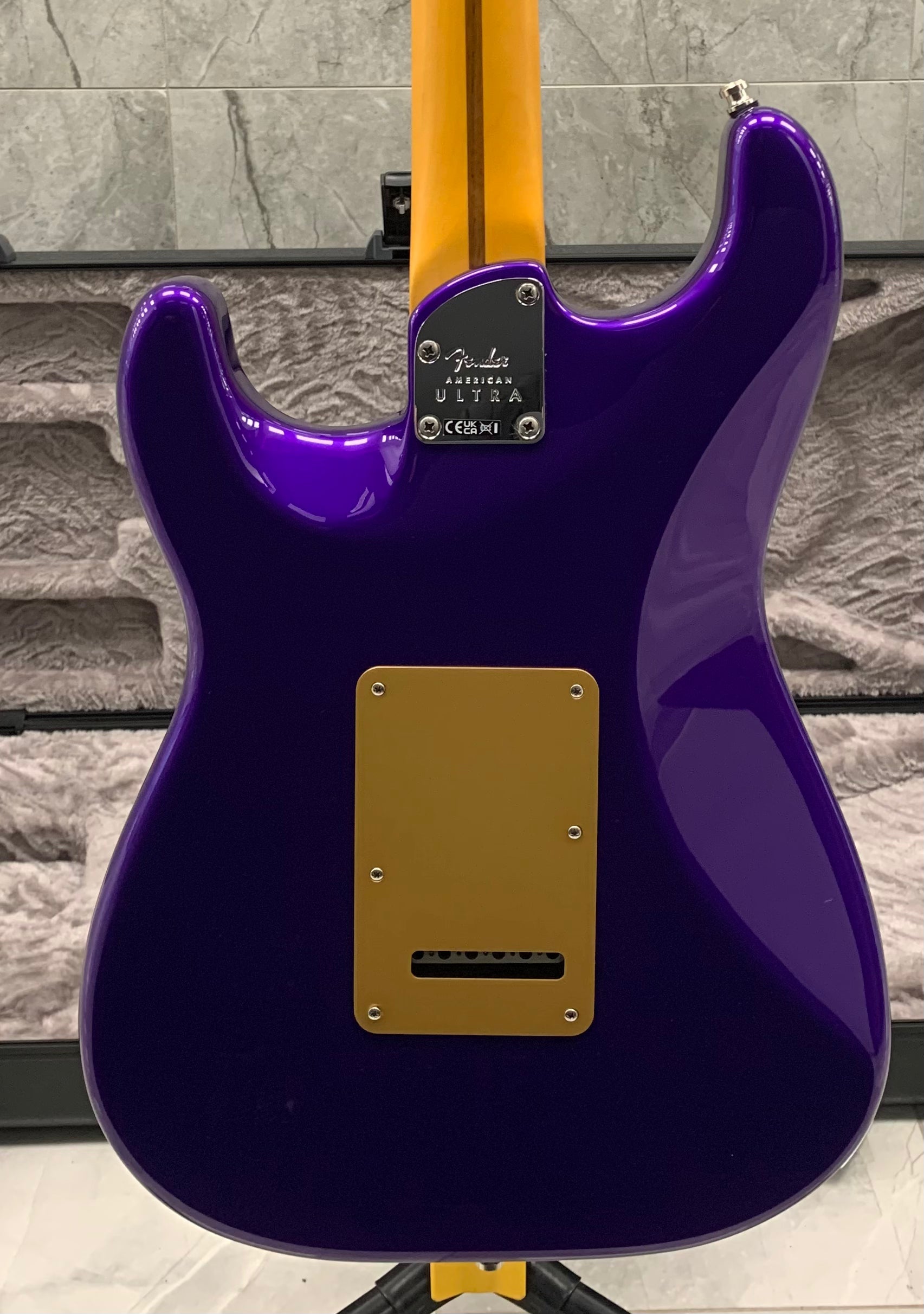 FENDER FSR Limited Edition American Ultra Stratocaster Plum Metallic w ...