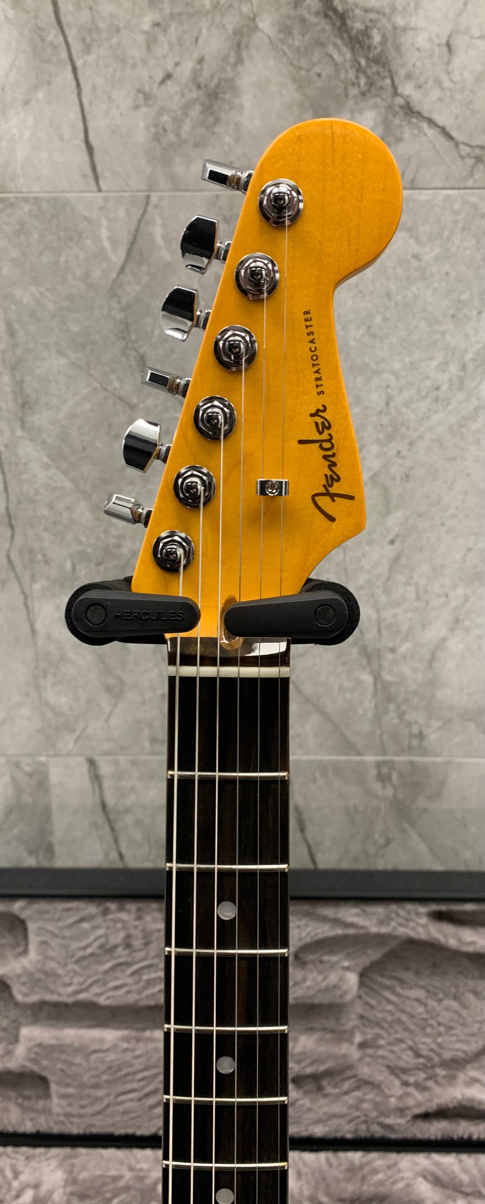 FENDER FSR Limited Edition American Ultra Stratocaster Plum Metallic w ...