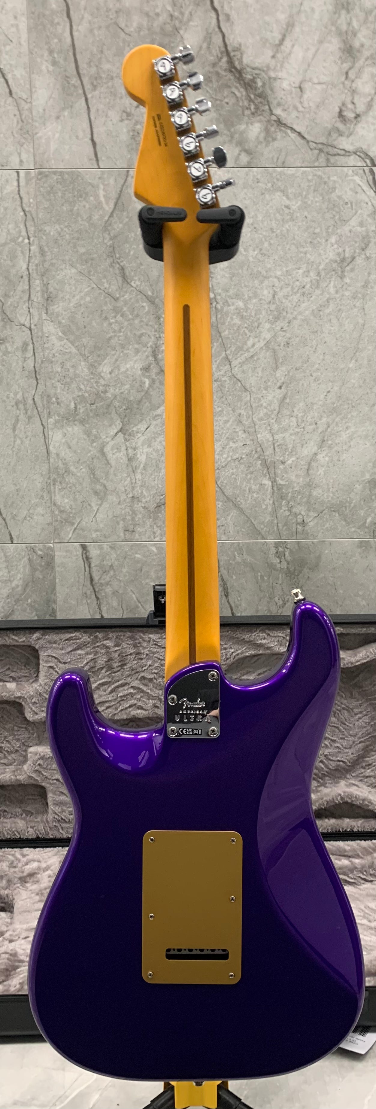 FENDER FSR Limited Edition American Ultra Stratocaster Plum Metallic w ...