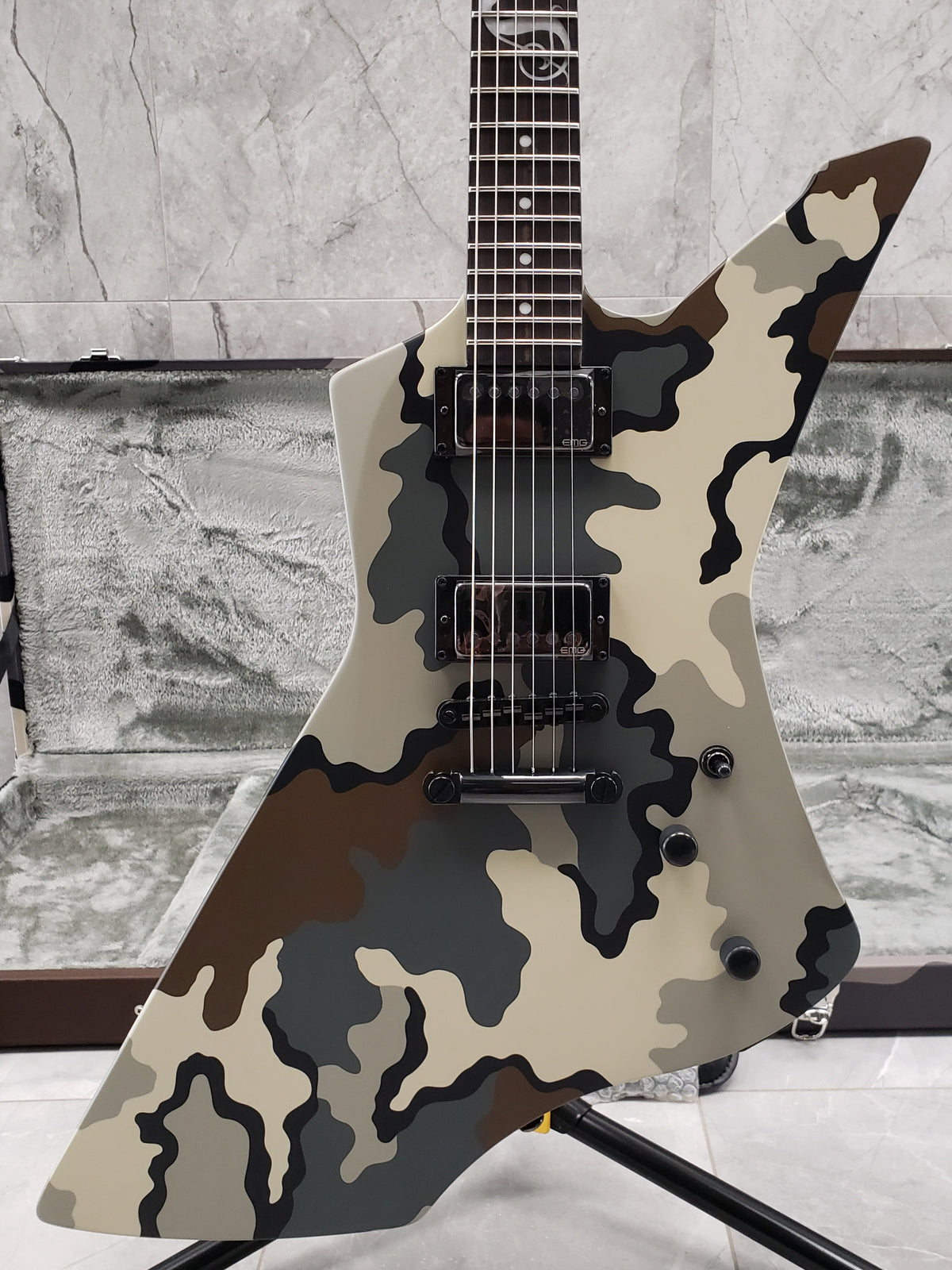 ESP LTD JAMES HETFIELD SNAKEBYTE CAMO - KUIU CAMO SATIN LSNAKEBYTECAMO ...
