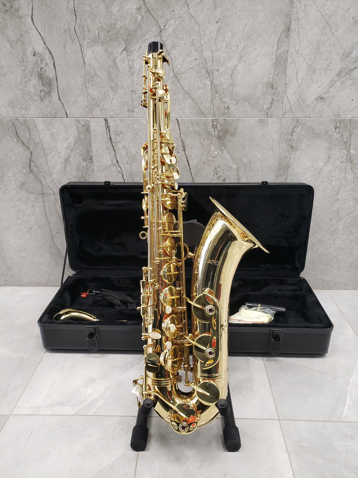 VINCI TENOR SAXOPHONE WITH CASE FLOOR MODEL — L.A. Music